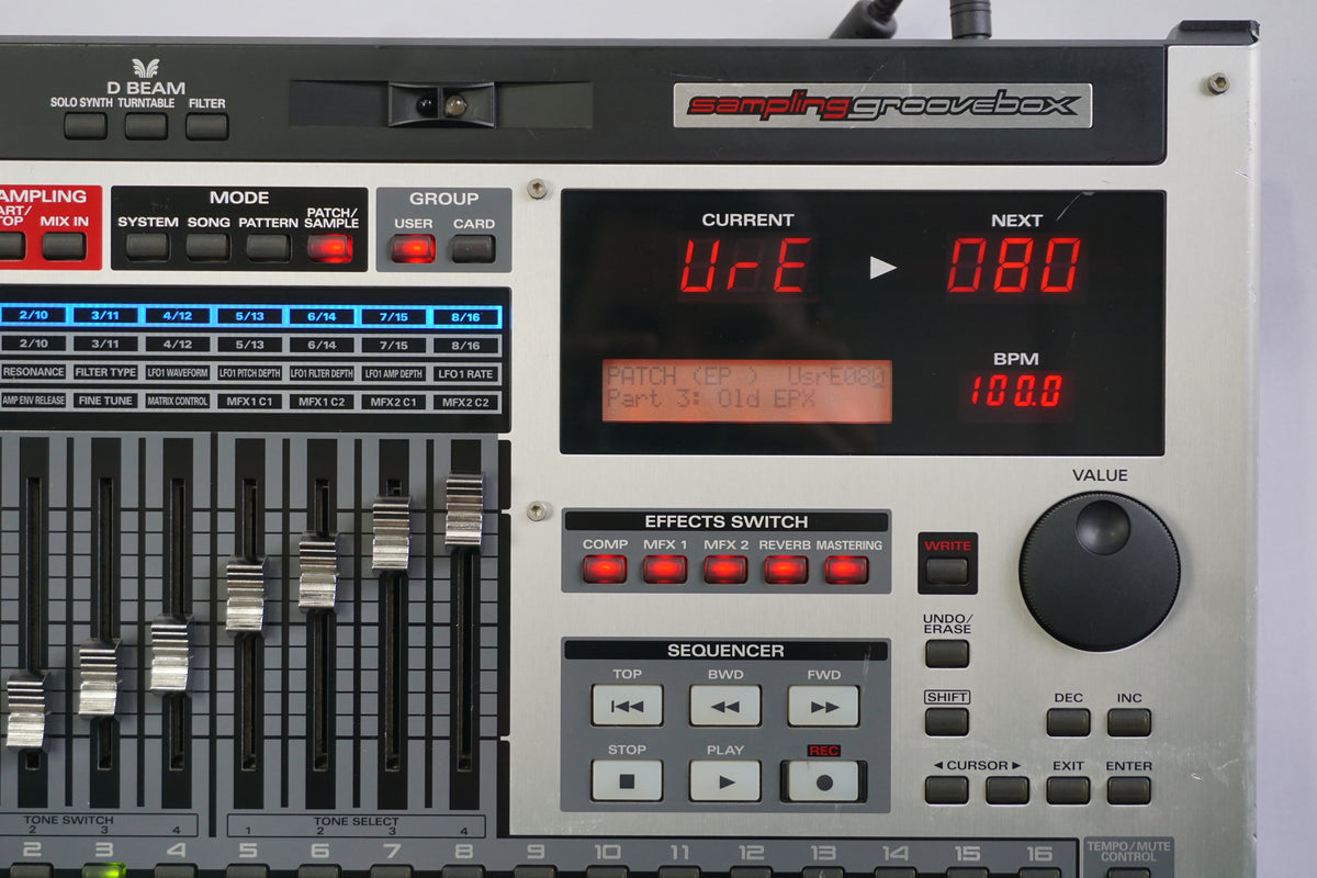 Roland MC-808 Sampling Groovebox Sampler, Sequencer, Synthesiser & Mor ...