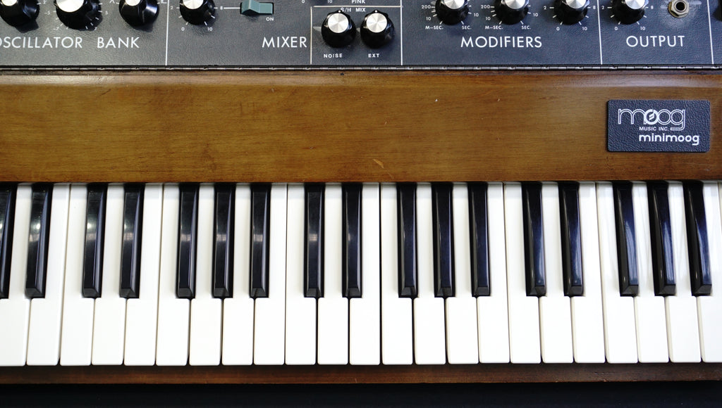 Minimoog Model D 1974 Vintage Analogue Vintage Monophonic Synthesiser – LOFI Music